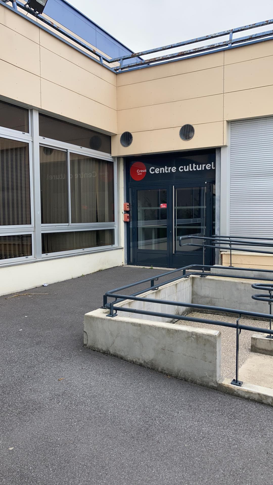 Le centre culturel du Crous de Reims, campus universitaire Croix-Rouge ...